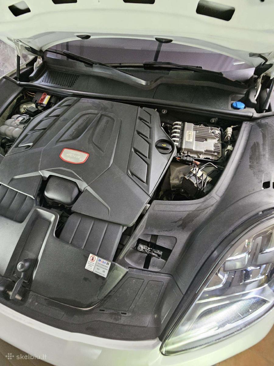 White Porsche Cayenne 2019 in Klaipeda, with an engine capacity of 4.00 L and mileage of 90 thousand km for 47750 €, photo 29 on AUTOMOTO.COM.LV