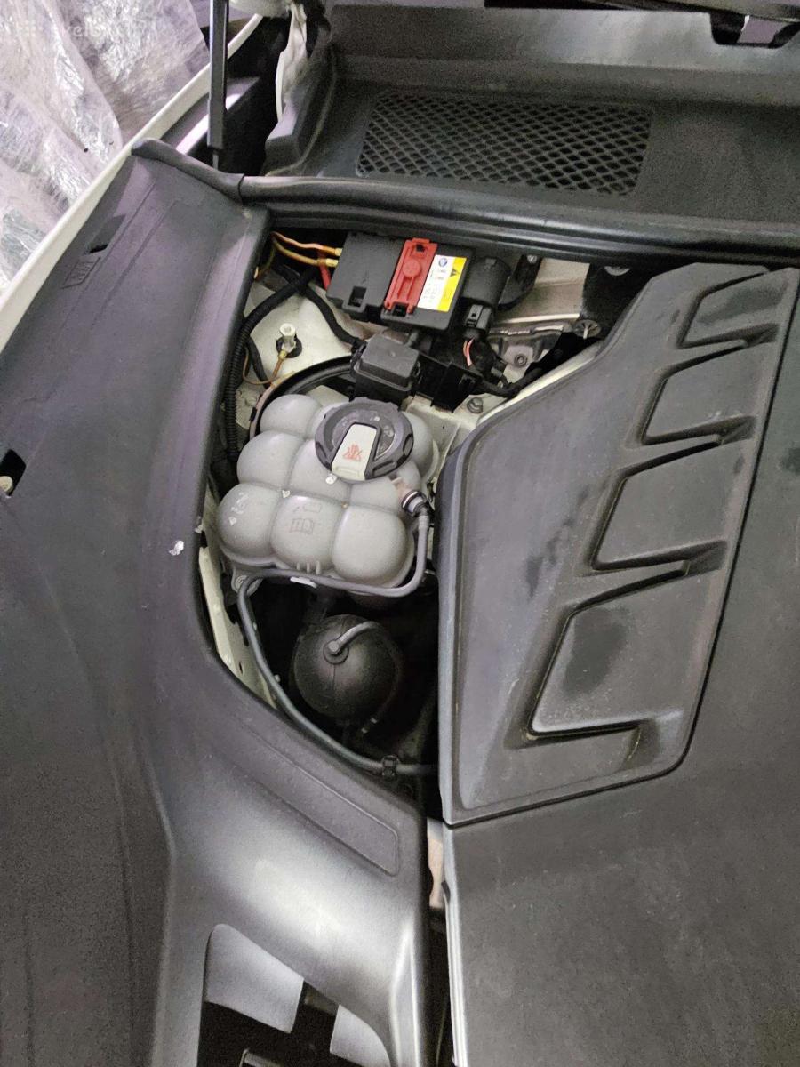White Porsche Cayenne 2019 in Klaipeda, with an engine capacity of 4.00 L and mileage of 90 thousand km for 47750 €, photo 30 on AUTOMOTO.COM.LV