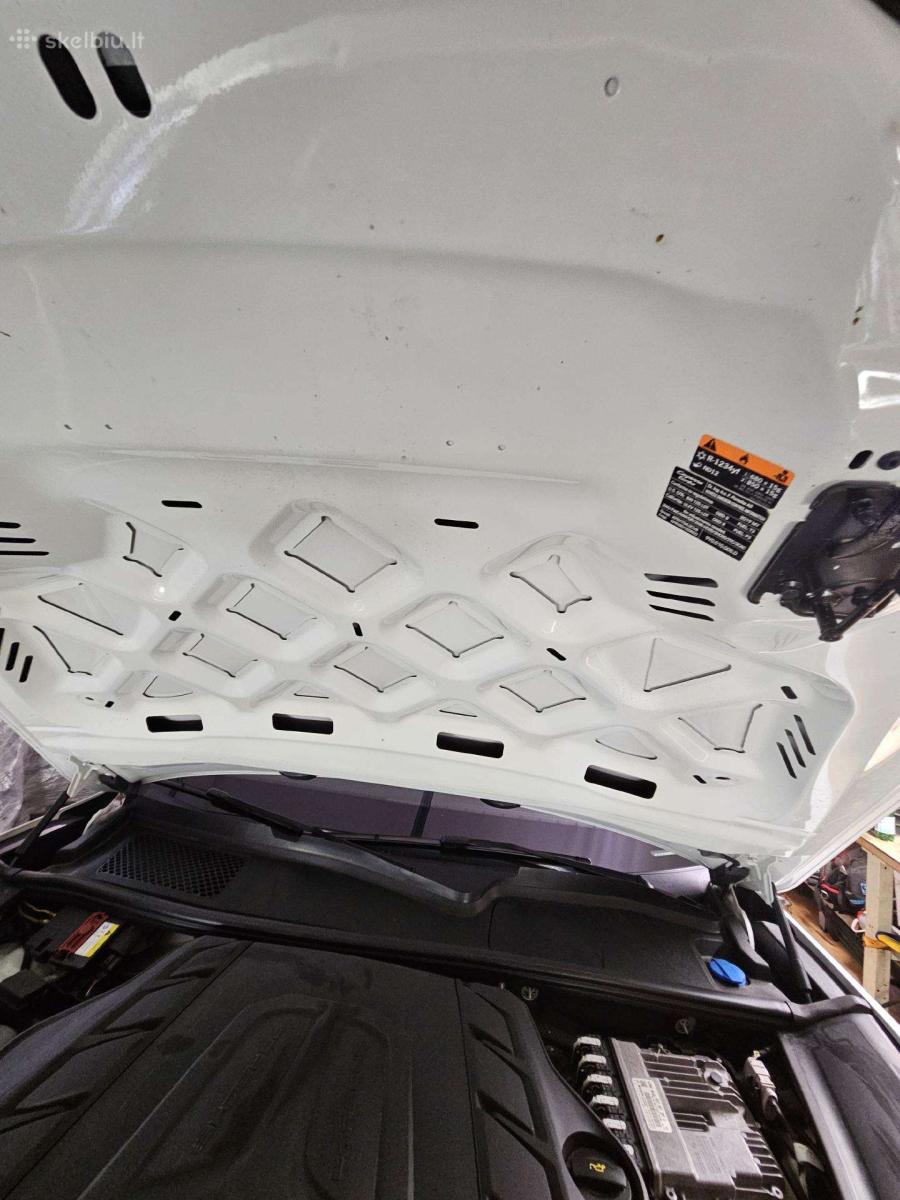 White Porsche Cayenne 2019 in Klaipeda, with an engine capacity of 4.00 L and mileage of 90 thousand km for 47750 €, photo 31 on AUTOMOTO.COM.LV