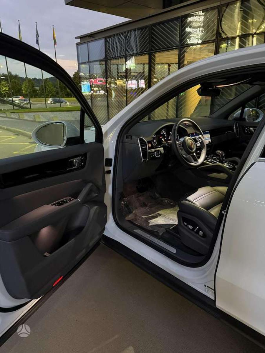 Balts Porsche Cayenne 2019 Kauņa, ar dzinēja tilpumu 3.00 L un nobraukumu 143 tūkst. km par 34650 €, foto 19 vietnē AUTOMOTO.COM.LV