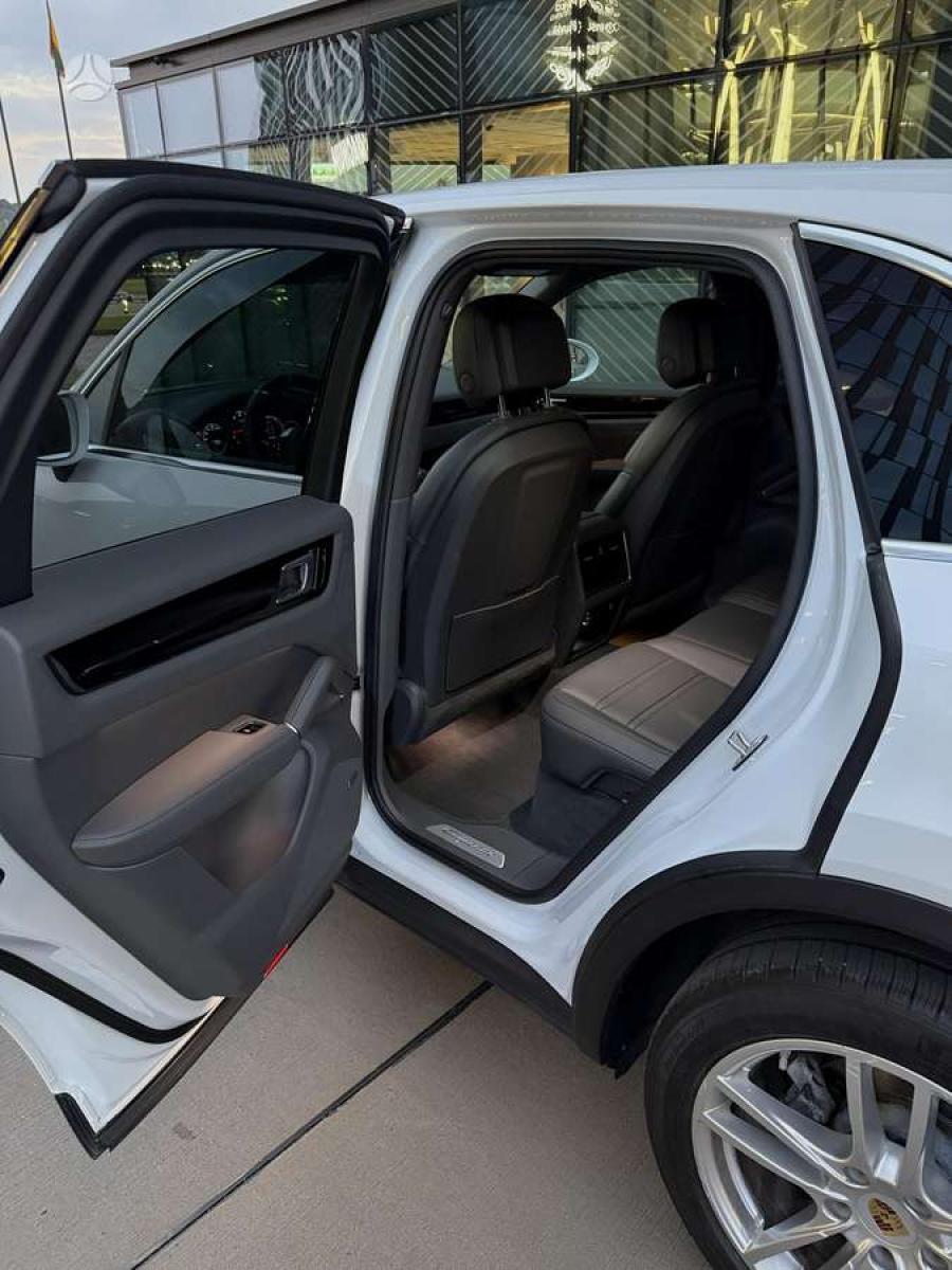 Balts Porsche Cayenne 2019 Kauņa, ar dzinēja tilpumu 3.00 L un nobraukumu 143 tūkst. km par 34650 €, foto 21 vietnē AUTOMOTO.COM.LV