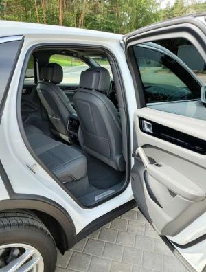Balts Porsche Cayenne 2019 Kauņa, ar dzinēja tilpumu 3.00 L un nobraukumu 143 tūkst. km par 34650 €, foto 24 vietnē AUTOMOTO.COM.LV
