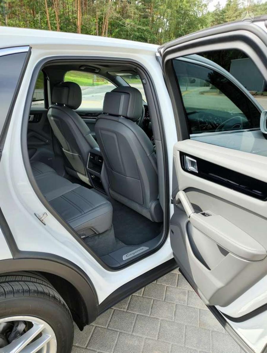 Balts Porsche Cayenne 2019 Kauņa, ar dzinēja tilpumu 3.00 L un nobraukumu 143 tūkst. km par 34650 €, foto 24 vietnē AUTOMOTO.COM.LV