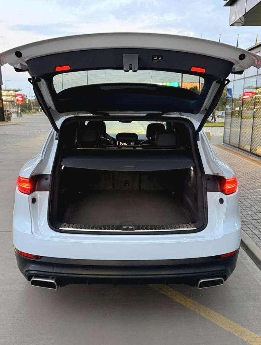 Balts Porsche Cayenne 2019 Kauņa, ar dzinēja tilpumu 3.00 L un nobraukumu 143 tūkst. km par 34650 €, foto 25 vietnē AUTOMOTO.COM.LV
