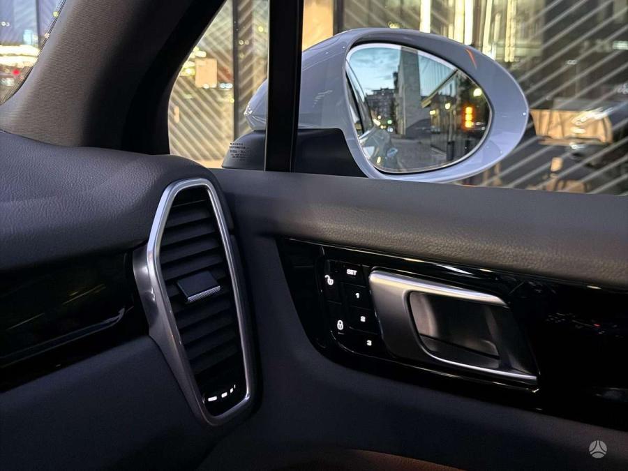 Balts Porsche Cayenne 2019 Kauņa, ar dzinēja tilpumu 3.00 L un nobraukumu 143 tūkst. km par 34650 €, foto 31 vietnē AUTOMOTO.COM.LV