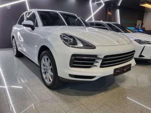 Белый Порше Каен 2019 в Шяуляй, объемом двигателя 3.00 л и пробегом 135 тыс. км за 36500 €, фото  на AUTOMOTO.COM.LV