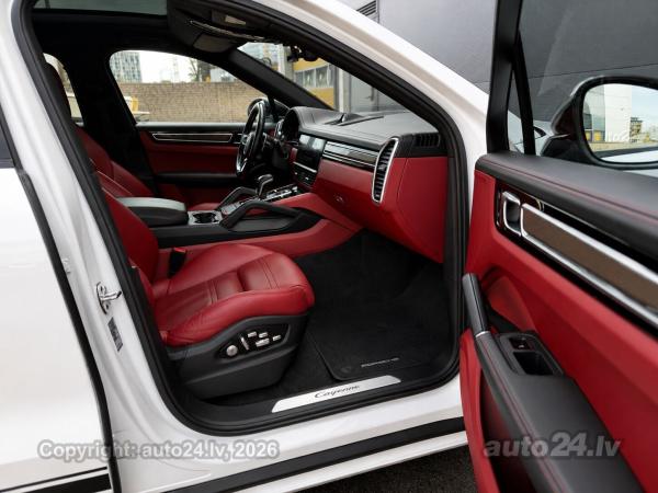 White Porsche Cayenne 2020 in Tallinn, with an engine capacity of 3.00 L and mileage of 66 thousand km for 69900 €, photo 7 on AUTOMOTO.COM.LV