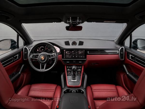 White Porsche Cayenne 2020 in Tallinn, with an engine capacity of 3.00 L and mileage of 66 thousand km for 69900 €, photo 10 on AUTOMOTO.COM.LV