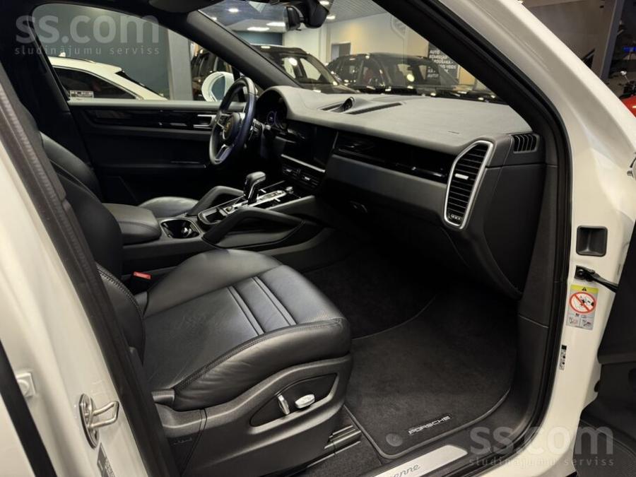 Balts Porsche Cayenne 2020 Rīga, ar dzinēja tilpumu 3.00 L un nobraukumu 47 tūkst. km par 54990 €, foto 12 vietnē AUTOMOTO.COM.LV
