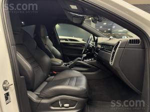 Balts Porsche Cayenne 2020 Rīga, ar dzinēja tilpumu 3.00 L un nobraukumu 47 tūkst. km par 54990 €, foto 13 vietnē AUTOMOTO.COM.LV