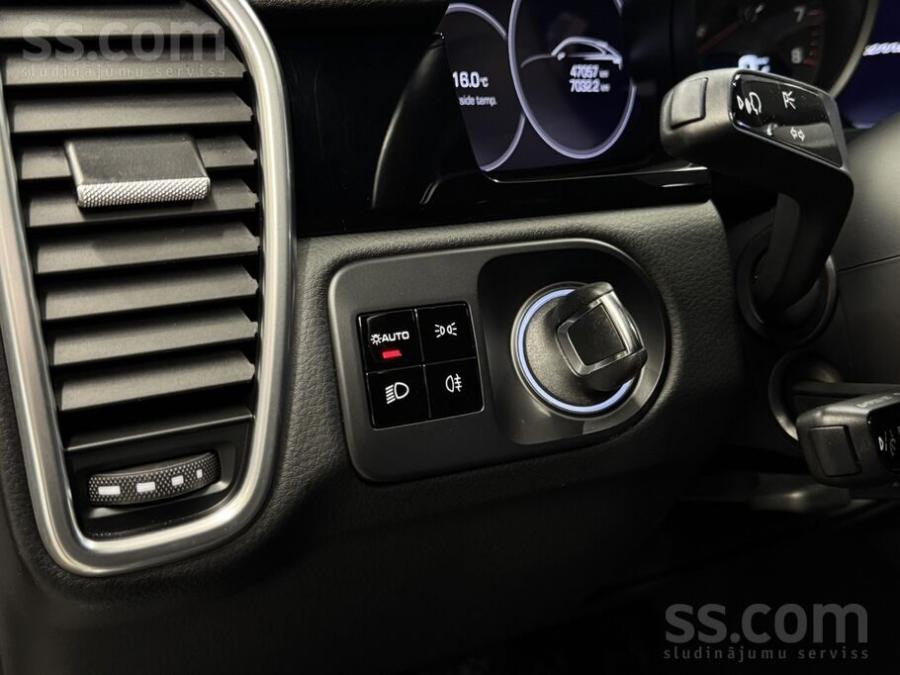 Balts Porsche Cayenne 2020 Rīga, ar dzinēja tilpumu 3.00 L un nobraukumu 47 tūkst. km par 54990 €, foto 25 vietnē AUTOMOTO.COM.LV