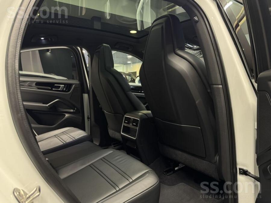 Balts Porsche Cayenne 2020 Rīga, ar dzinēja tilpumu 3.00 L un nobraukumu 47 tūkst. km par 54990 €, foto 29 vietnē AUTOMOTO.COM.LV