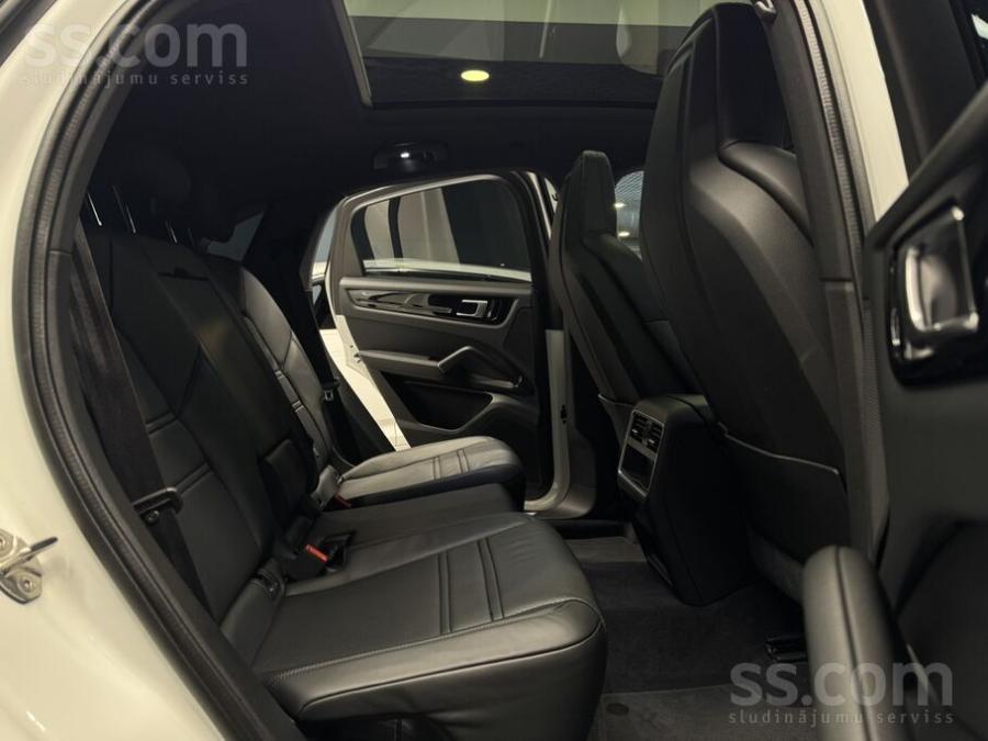 Balts Porsche Cayenne 2020 Rīga, ar dzinēja tilpumu 3.00 L un nobraukumu 47 tūkst. km par 54990 €, foto 30 vietnē AUTOMOTO.COM.LV