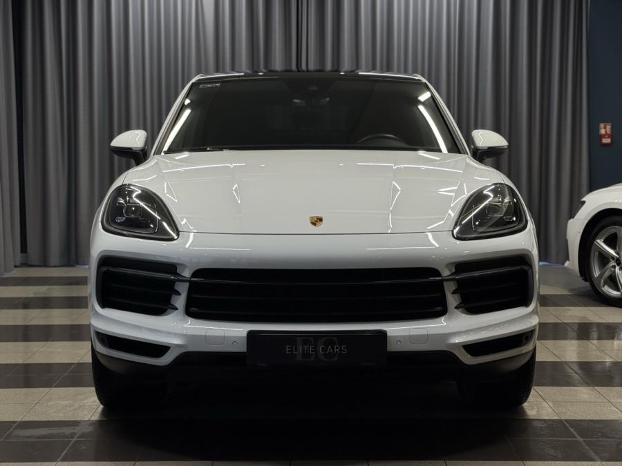 White Porsche Cayenne 2020 in Riga, with an engine capacity of 3.00 L and mileage of 47 thousand km for 54990 €, photo 1 on AUTOMOTO.COM.LV