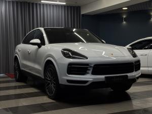 White Porsche Cayenne 2020 in Riga, with an engine capacity of 3.00 L and mileage of 47 thousand km for 54990 €, photo 3 on AUTOMOTO.COM.LV