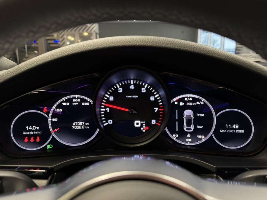 White Porsche Cayenne 2020 in Riga, with an engine capacity of 3.00 L and mileage of 47 thousand km for 54990 €, photo 15 on AUTOMOTO.COM.LV