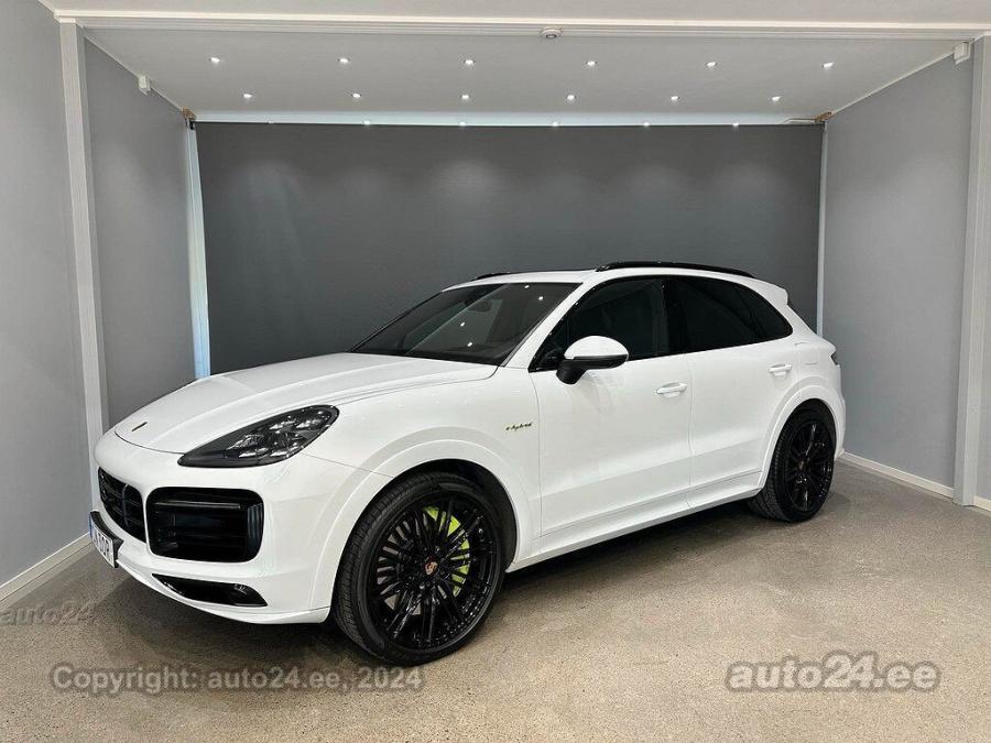 Balts Porsche Cayenne 2021 Tallina, ar dzinēja tilpumu 3.00 L un nobraukumu 32 tūkst. km par 79999 €, foto 1 vietnē AUTOMOTO.COM.LV