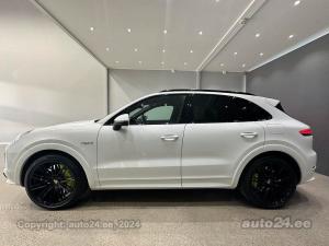 Balts Porsche Cayenne 2021 Tallina, ar dzinēja tilpumu 3.00 L un nobraukumu 32 tūkst. km par 79999 €, foto 3 vietnē AUTOMOTO.COM.LV