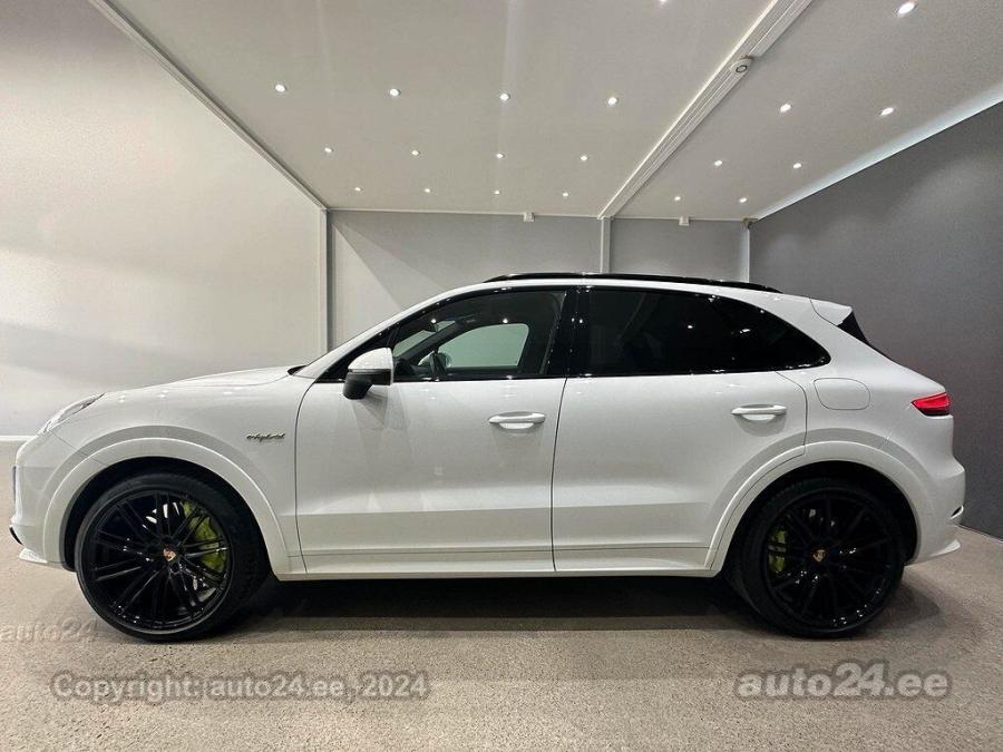 Balts Porsche Cayenne 2021 Tallina, ar dzinēja tilpumu 3.00 L un nobraukumu 32 tūkst. km par 79999 €, foto 3 vietnē AUTOMOTO.COM.LV
