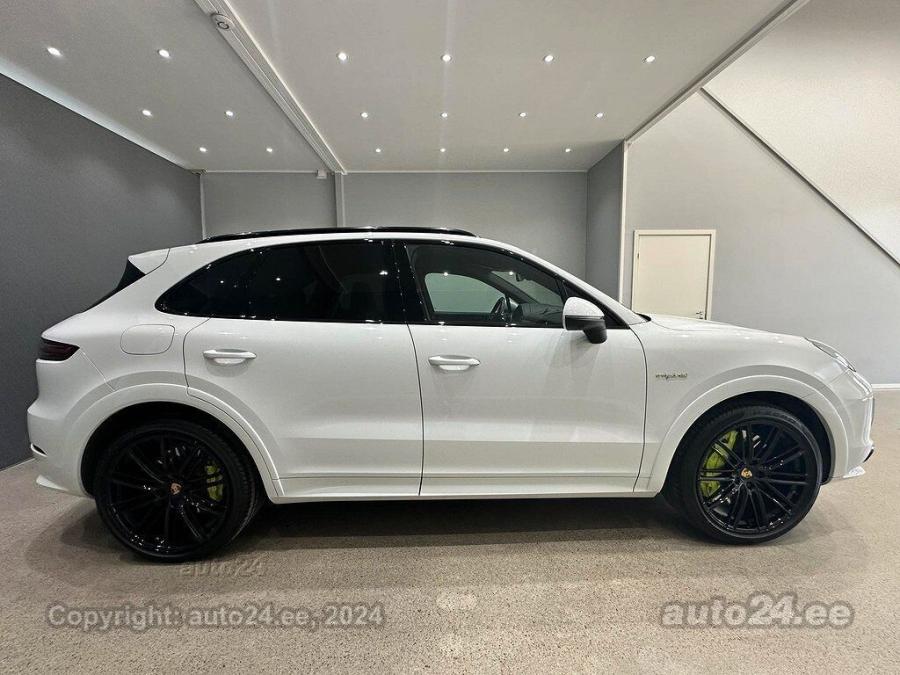 Balts Porsche Cayenne 2021 Tallina, ar dzinēja tilpumu 3.00 L un nobraukumu 32 tūkst. km par 79999 €, foto 4 vietnē AUTOMOTO.COM.LV