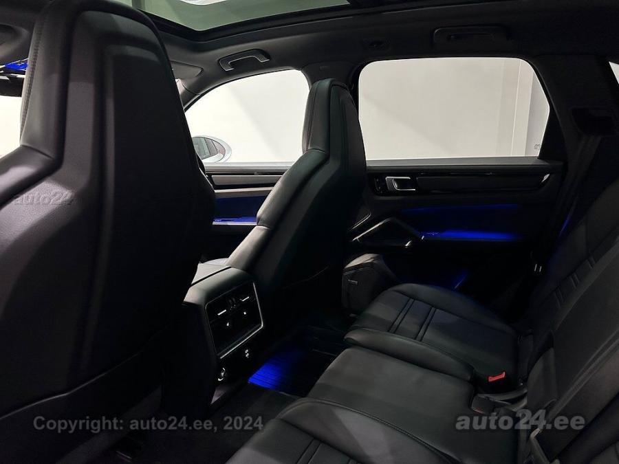 Balts Porsche Cayenne 2021 Tallina, ar dzinēja tilpumu 3.00 L un nobraukumu 32 tūkst. km par 79999 €, foto 6 vietnē AUTOMOTO.COM.LV