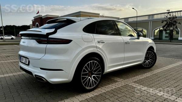 Balts Porsche Cayenne 2021 Rīga, ar dzinēja tilpumu 3.00 L un nobraukumu 50 tūkst. km par 63900 €, foto 2 vietnē AUTOMOTO.COM.LV