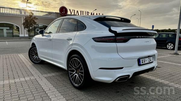 Balts Porsche Cayenne 2021 Rīga, ar dzinēja tilpumu 3.00 L un nobraukumu 50 tūkst. km par 63900 €, foto 4 vietnē AUTOMOTO.COM.LV