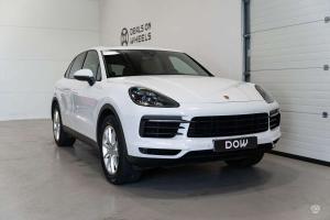 White Porsche Cayenne 2021 in Vilnius, with an engine capacity of 3.00 L and mileage of 134 thousand km for 39990 €, photo  on AUTOMOTO.COM.LV
