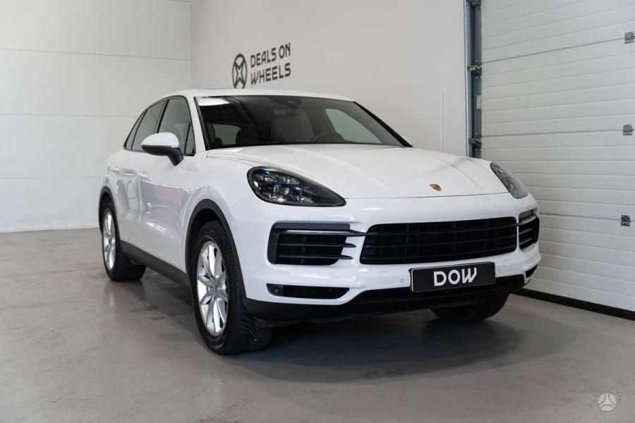 White Porsche Cayenne 2021 in Vilnius, with an engine capacity of 3.00 L and mileage of 134 thousand km for 39990 €, photo 1 on AUTOMOTO.COM.LV