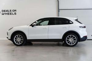 White Porsche Cayenne 2021 in Vilnius, with an engine capacity of 3.00 L and mileage of 134 thousand km for 39990 €, photo 5 on AUTOMOTO.COM.LV