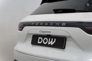 White Porsche Cayenne 2021 in Vilnius, with an engine capacity of 3.00 L and mileage of 134 thousand km for 39990 €, photo 8 on AUTOMOTO.COM.LV