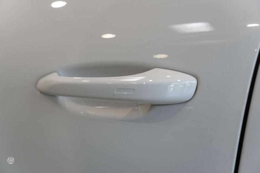 White Porsche Cayenne 2021 in Vilnius, with an engine capacity of 3.00 L and mileage of 134 thousand km for 39990 €, photo 11 on AUTOMOTO.COM.LV