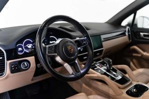White Porsche Cayenne 2021 in Vilnius, with an engine capacity of 3.00 L and mileage of 134 thousand km for 39990 €, photo 13 on AUTOMOTO.COM.LV