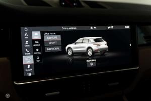 White Porsche Cayenne 2021 in Vilnius, with an engine capacity of 3.00 L and mileage of 134 thousand km for 39990 €, photo 33 on AUTOMOTO.COM.LV