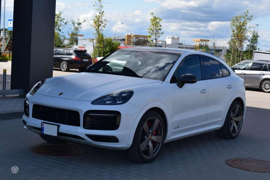 White Porsche Cayenne 2021 in Vilnius, with an engine capacity of 4.00 L and mileage of 68 thousand km for 89000 €, photo 1 on AUTOMOTO.COM.LV