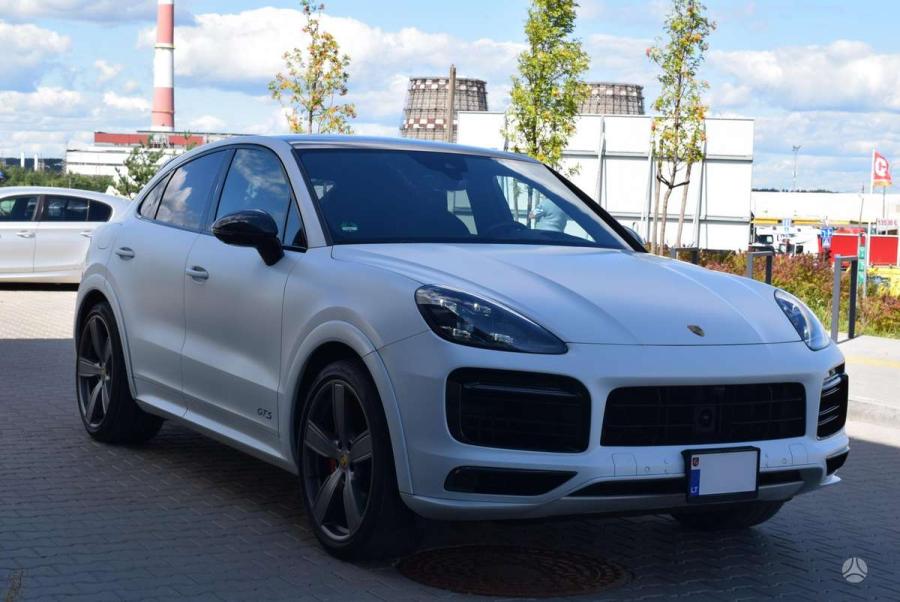 White Porsche Cayenne 2021 in Vilnius, with an engine capacity of 4.00 L and mileage of 68 thousand km for 89000 €, photo 4 on AUTOMOTO.COM.LV
