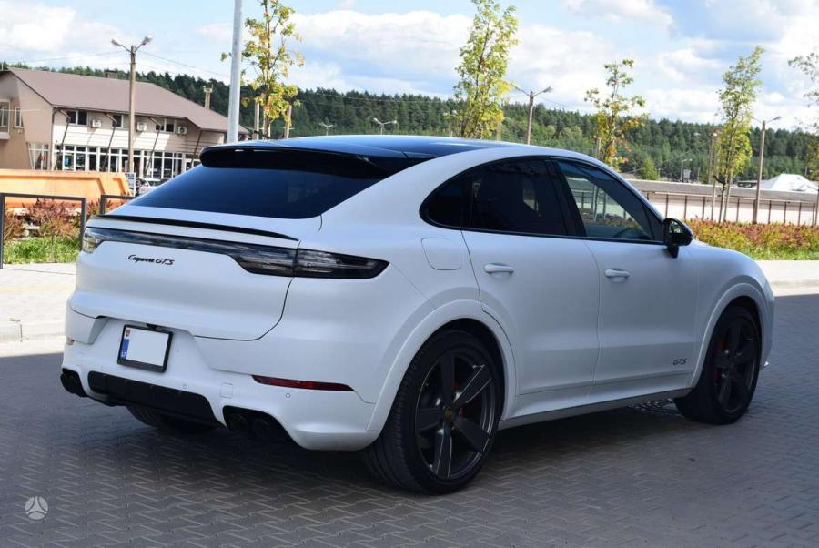 White Porsche Cayenne 2021 in Vilnius, with an engine capacity of 4.00 L and mileage of 68 thousand km for 89000 €, photo 5 on AUTOMOTO.COM.LV