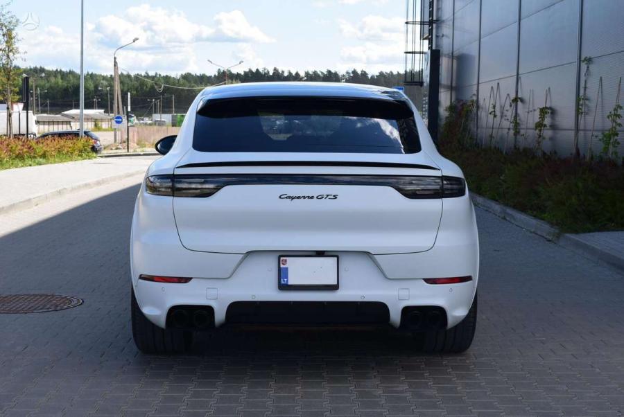 White Porsche Cayenne 2021 in Vilnius, with an engine capacity of 4.00 L and mileage of 68 thousand km for 89000 €, photo 6 on AUTOMOTO.COM.LV
