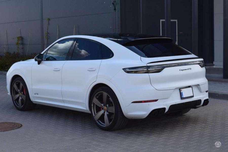 White Porsche Cayenne 2021 in Vilnius, with an engine capacity of 4.00 L and mileage of 68 thousand km for 89000 €, photo 7 on AUTOMOTO.COM.LV