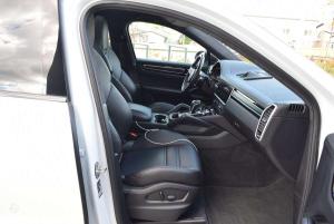 White Porsche Cayenne 2021 in Vilnius, with an engine capacity of 4.00 L and mileage of 68 thousand km for 89000 €, photo 12 on AUTOMOTO.COM.LV