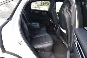 White Porsche Cayenne 2021 in Vilnius, with an engine capacity of 4.00 L and mileage of 68 thousand km for 89000 €, photo 13 on AUTOMOTO.COM.LV