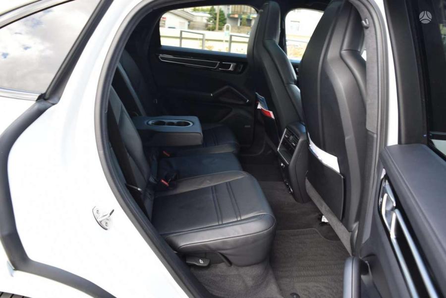 White Porsche Cayenne 2021 in Vilnius, with an engine capacity of 4.00 L and mileage of 68 thousand km for 89000 €, photo 13 on AUTOMOTO.COM.LV