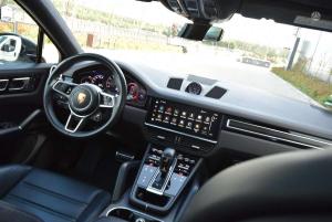 White Porsche Cayenne 2021 in Vilnius, with an engine capacity of 4.00 L and mileage of 68 thousand km for 89000 €, photo 14 on AUTOMOTO.COM.LV