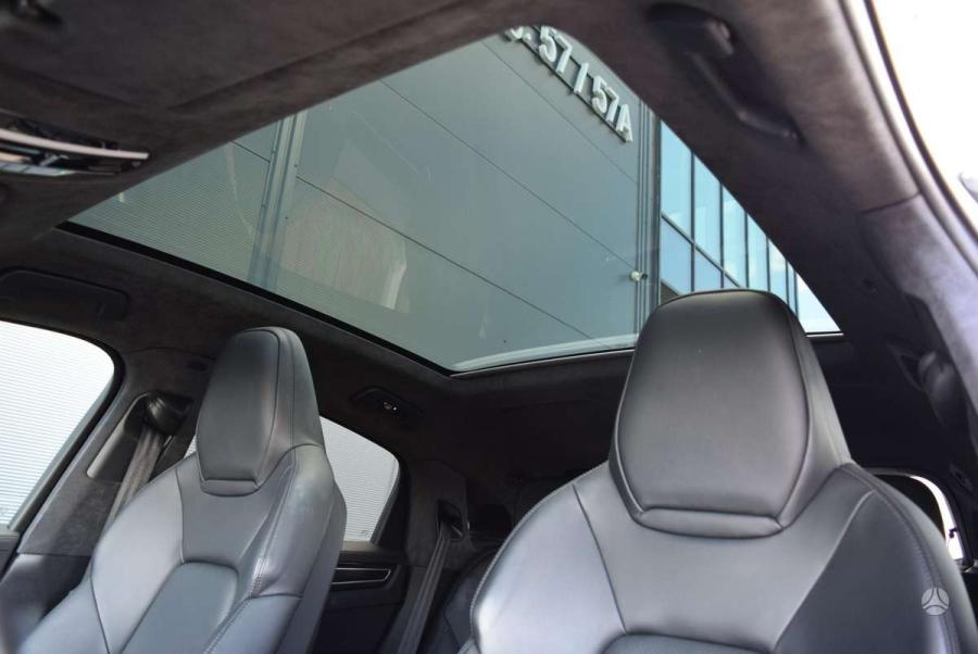White Porsche Cayenne 2021 in Vilnius, with an engine capacity of 4.00 L and mileage of 68 thousand km for 89000 €, photo 16 on AUTOMOTO.COM.LV