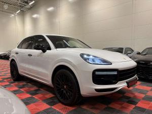 White Porsche Cayenne 2021 in Vilnius, with an engine capacity of 3.00 L and mileage of 41 thousand km for 47890 €, photo 4 on AUTOMOTO.COM.LV