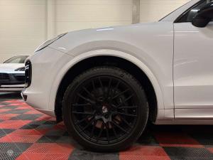 White Porsche Cayenne 2021 in Vilnius, with an engine capacity of 3.00 L and mileage of 41 thousand km for 47890 €, photo 10 on AUTOMOTO.COM.LV