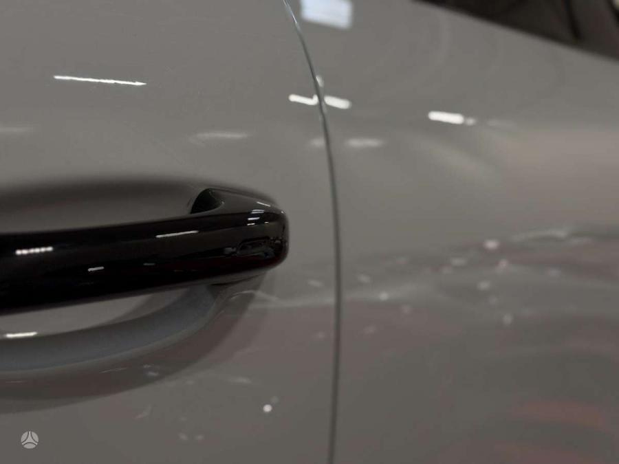 White Porsche Cayenne 2021 in Vilnius, with an engine capacity of 3.00 L and mileage of 41 thousand km for 47890 €, photo 11 on AUTOMOTO.COM.LV