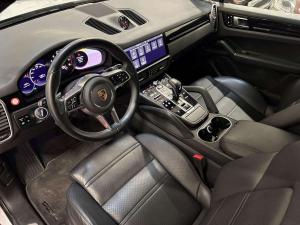 White Porsche Cayenne 2021 in Vilnius, with an engine capacity of 3.00 L and mileage of 41 thousand km for 47890 €, photo 12 on AUTOMOTO.COM.LV