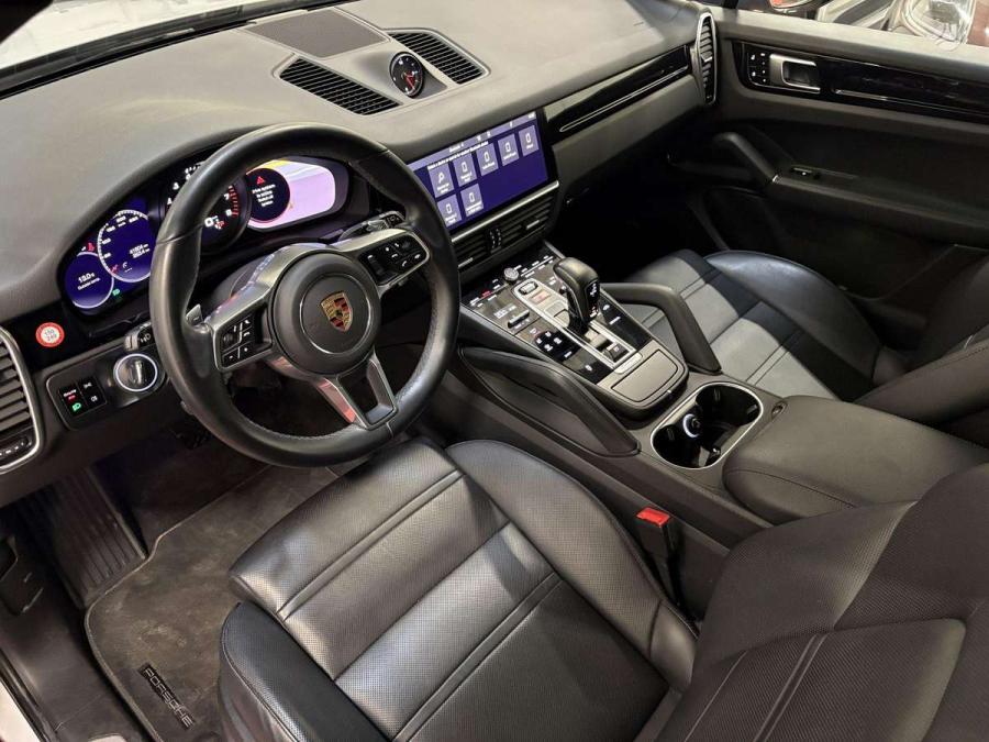 White Porsche Cayenne 2021 in Vilnius, with an engine capacity of 3.00 L and mileage of 41 thousand km for 47890 €, photo 12 on AUTOMOTO.COM.LV