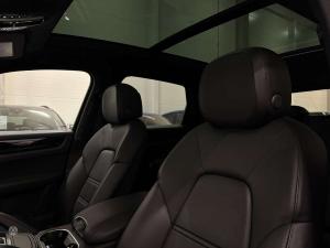 White Porsche Cayenne 2021 in Vilnius, with an engine capacity of 3.00 L and mileage of 41 thousand km for 47890 €, photo 17 on AUTOMOTO.COM.LV